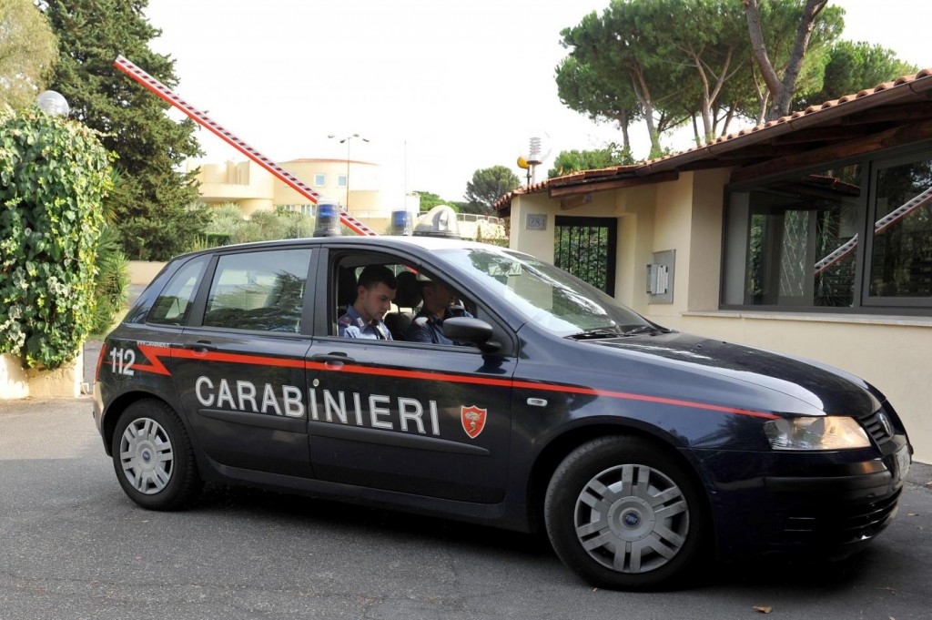 Spari in caserma dei carabinieri, 3 morti: è omicidio-suicidio ...